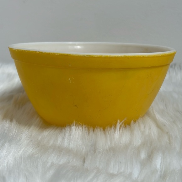 Pyrex | Kitchen | Vintage Pyrex Primary Color Mixing Bowl Yellow 12 Qt ...